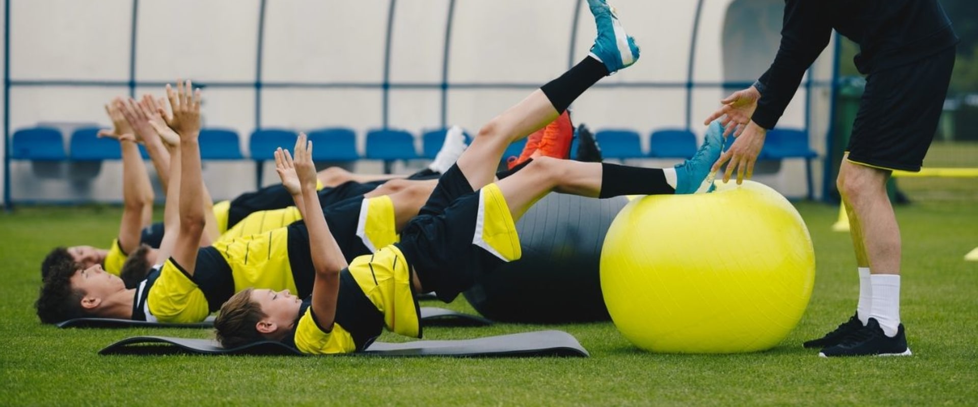 3 Coaching Styles: Autocratic, Democratic, and Holistic